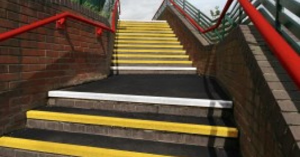 Anti slip stair safety tread